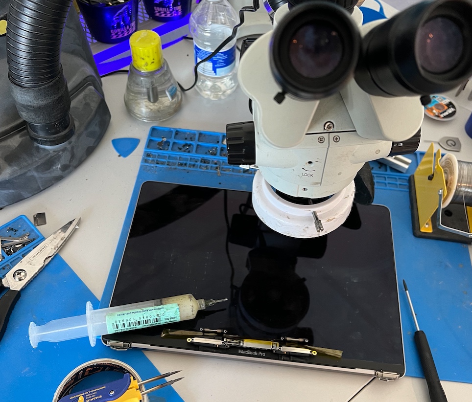 MacBook Pro Black Screen Fix - Flex Gate Cable Repair